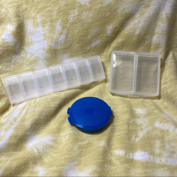 Tupperware | Accessories | Tupperware Vintage Pill Box Holder Clamshell ...